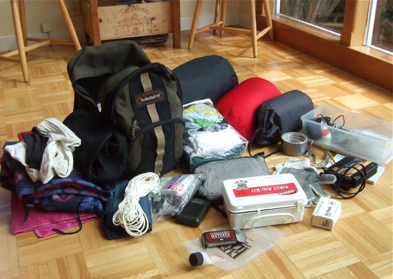 What To Put In a 3 Day Survival Kit: Building Emergency Kit