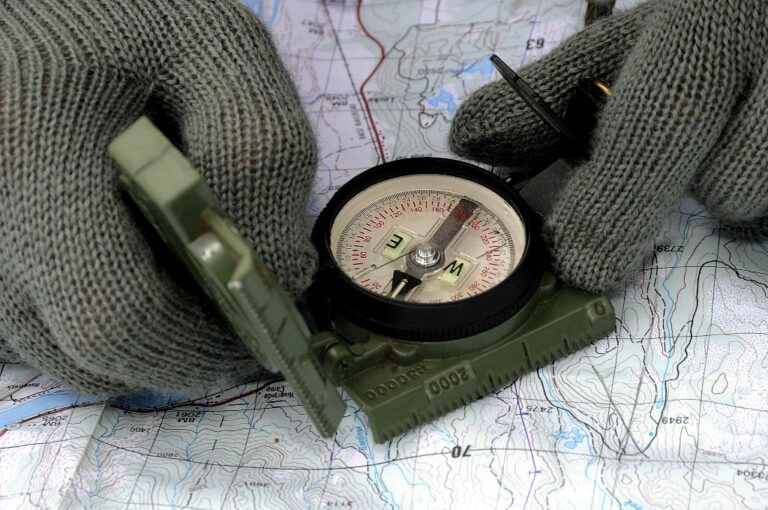 How to Use A Compass: Fundamentals of Orienteering